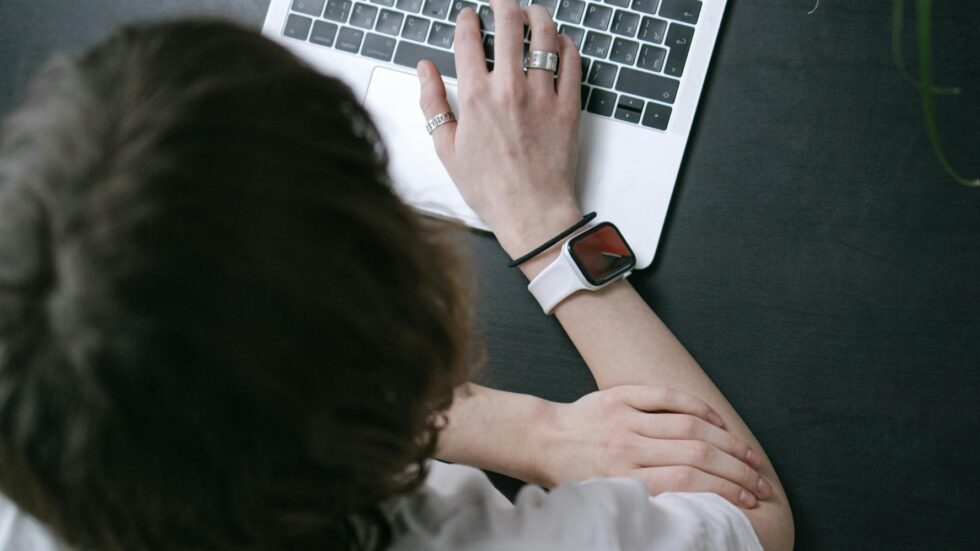 The 20 Essential Phrases You Need for Writing a Professional Email in ...